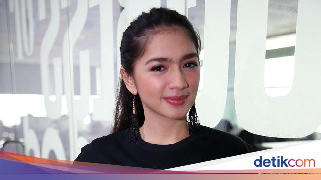 Meski Cerai, Angel Karamoy dan Mantan Suami Tetap Kompak