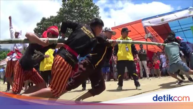 Mereka Rela Pulang Kampung Demi Bermain Permainan Tradisional