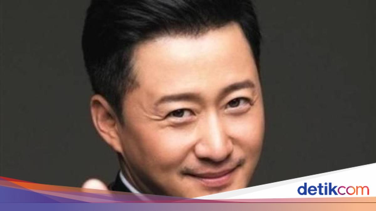 Potret Aktor China 44 Tahun yang Dinobatkan Jadi Pria Tertampan di Asia