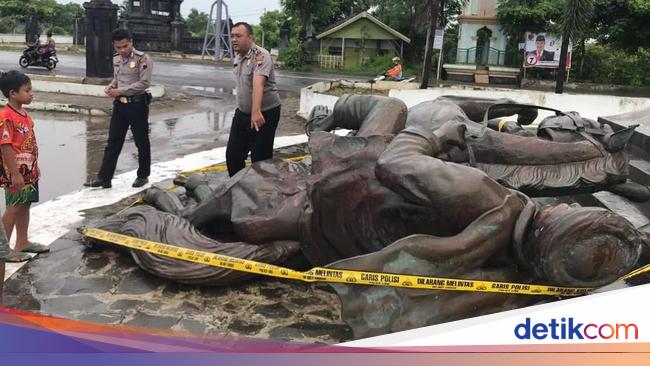 Hujan Deras dan Angin Kencang Robohkan Patung Diponegoro di Rembang