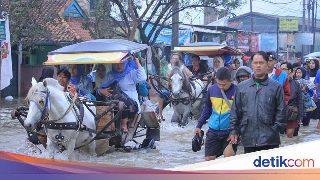 Jalan Dayeuhkolot-Banjaran Masih Lumpuh Akibat Banjir
