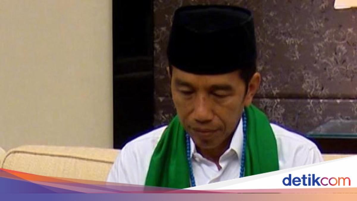 Jokowi Dapat Serban dari Mbah Moen dan Tasbih dari Habib Luthfi
