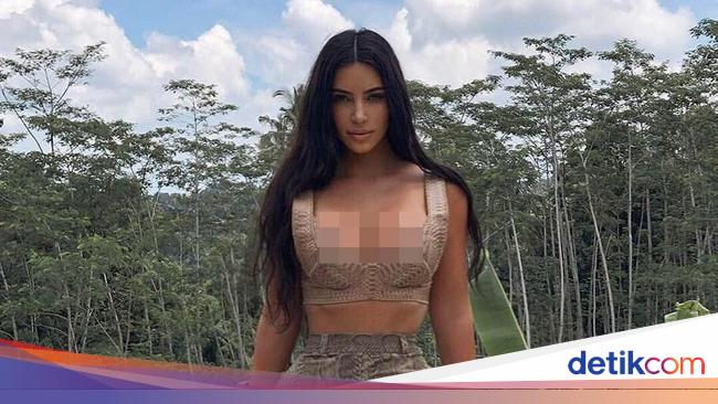 Liburan di Bali, Kim Kardashian Pamer Foto Seksi
