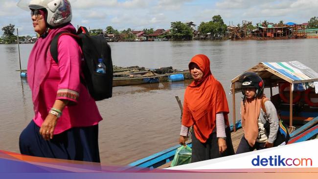 Demi Mengajar di Akademi Paradigta, Wanita Ini Kendarai Motor 3 Jam