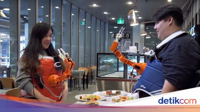 Canggih! Robot-robot Ini Bisa Suapi Makanan dan Racik Minuman