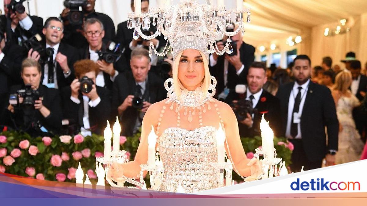 Sempat Musuhan, Kini Taylor Swift dan Katy Perry Saling Dukung