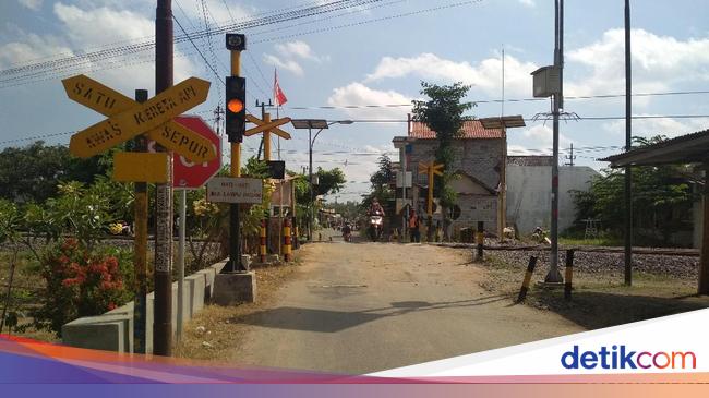 Awas! Ada Puluhan Perlintasan KA Tanpa Palang Pintu di Tulungagung Awas! Ada Puluhan Perlintasan KA Tanpa Palang Pintu di Tulungagung