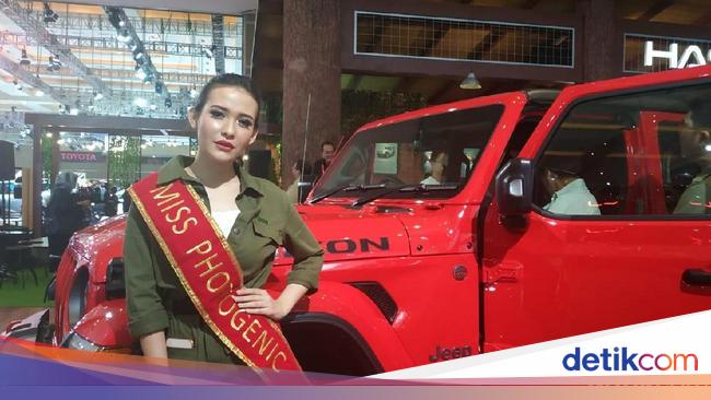 Selera Mobil Cewek Blasteran Indo-Italia Ini Tidak Sembarangan