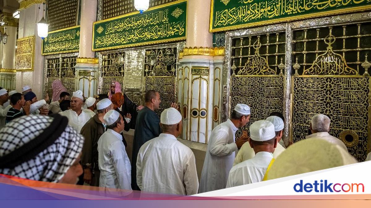 Bacaan Doa Salam ketika Berada di Sekitar Makam Rasulullah