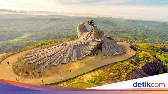 Wuih.. Ada Patung Burung Raksasa di India yang Dibuat Selama 10 Tahun
