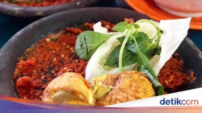 Punya Telur? Ini 10 Ide Bikin Telur Penyet Enak Buat Sahur