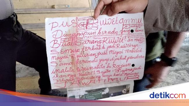 Kertas dengan Tulisan Warna Merah Ditemukan di Lokasi Mayat Mutilasi