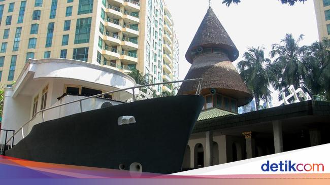 Wisata Religi ke Masjid Unik Berbentuk Perahu di Jakarta