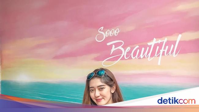 Manis Banget! Ini Gaya Kulineran Aktris Berdarah Arab, Keira Shabira ...