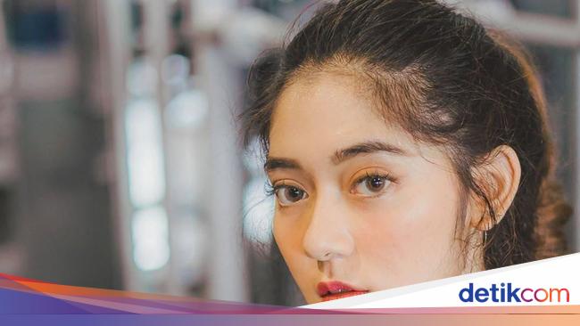Manis Banget! Ini Gaya Kulineran Aktris Berdarah Arab, Keira Shabira