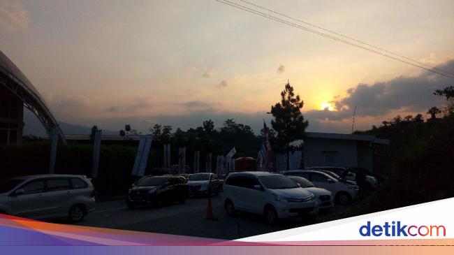 Rest Area KM 429 dan Suasana Sunset Terbaik di Tol Trans Jawa