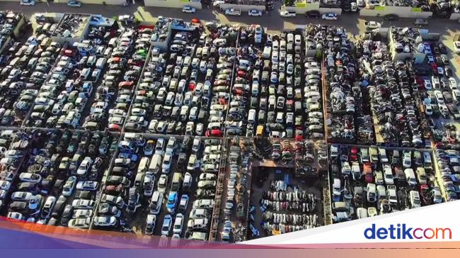 Kuburan Mobil Miliaran