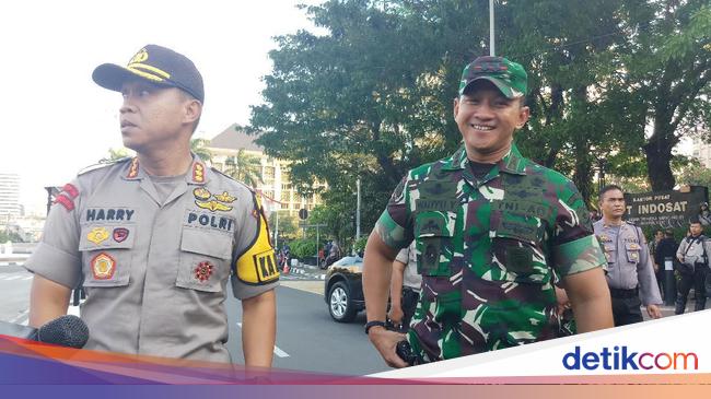 Barikade Jalan di Sekitar MK Dibuka Polisi, Lalu Lintas Normal Kembali