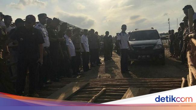Jembatan Sumsel-Lampung Putus, Pemda Bangun Jembatan Darurat Jembatan Sumsel-Lampung Putus, Pemda Bangun Jembatan Darurat