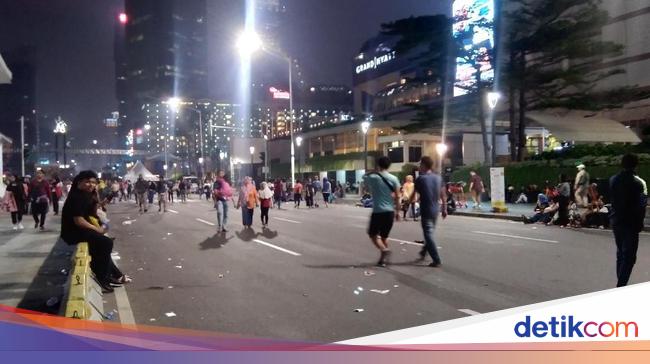 Perayaan HUT DKI Usai, Warga Mulai Tinggalkan Bundaran HI