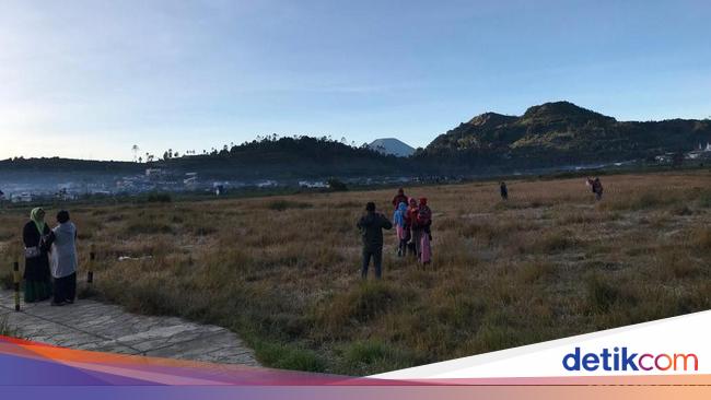 Ada Fenomena Embun Es di Dieng, Wisatawan Datang Sejak Pagi