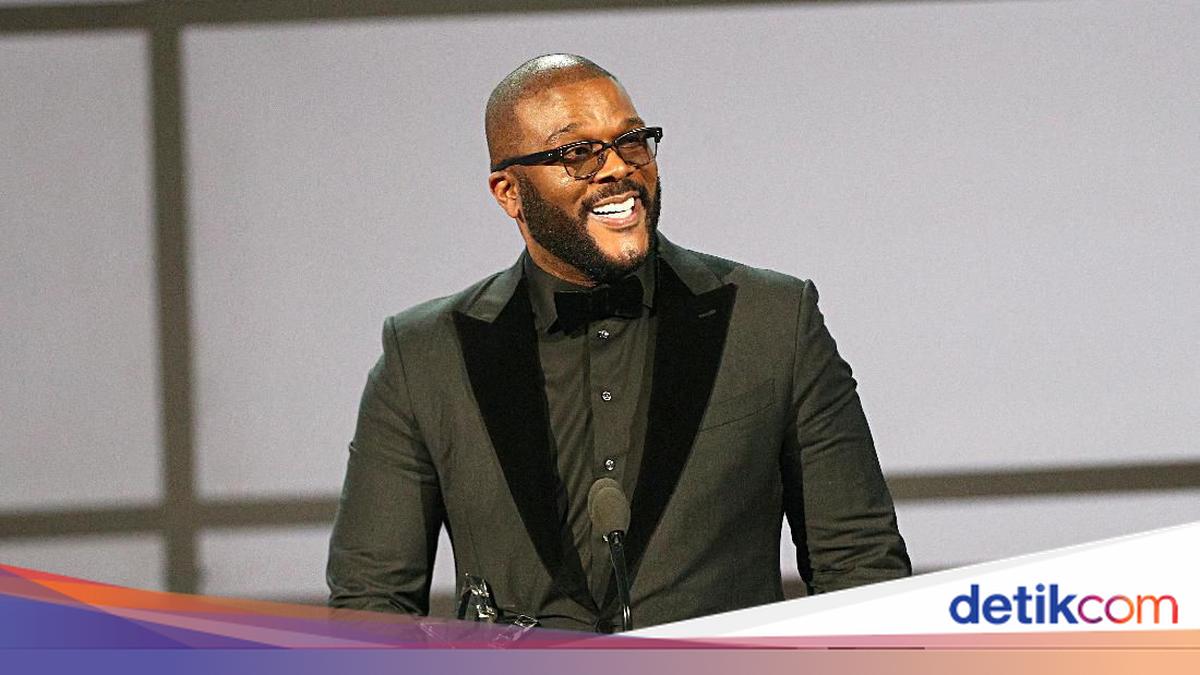 Tyler Perry Disebut Ajak Aktor Latihan Adegan Intim di Luar Skrip
