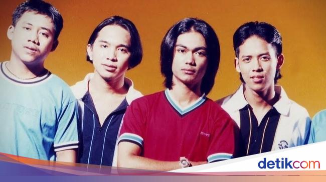 Viral Band Malaysia Manggung dengan Drum Tak Kasat Mata