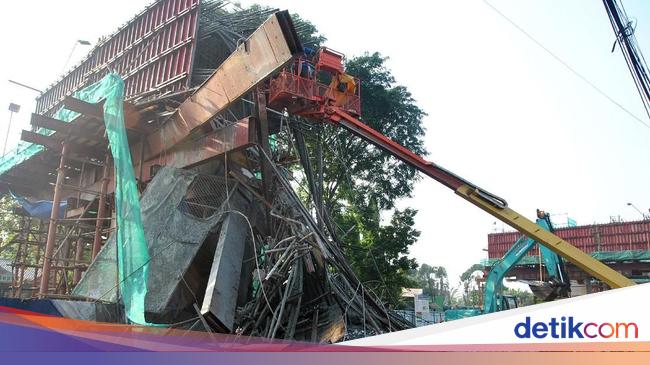 Penampakan Tiang Penyangga Tol Lingkar Bogor yang Ambruk