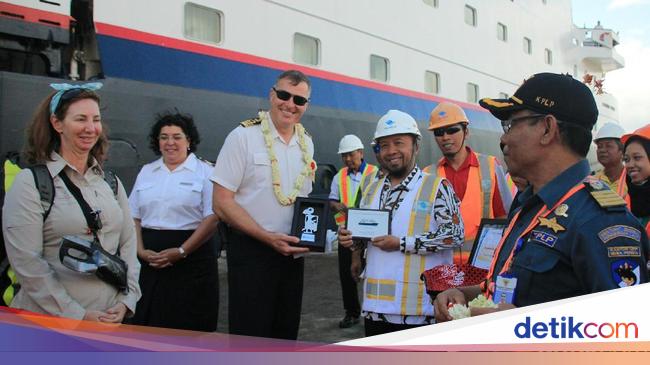 Kapal Pesiar MV Silver Discoverer Kembali Bersandar di Banyuwangi