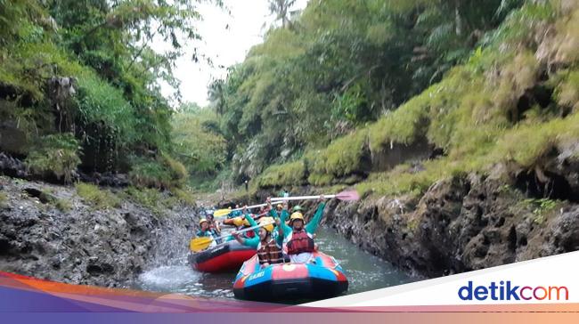 Sensasi Arung Jeram di Kali Elo Magelang Saat Matahari Terbenam