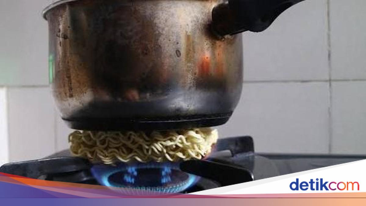 Meme Kocak Masak Terbalik hingga Pose Ngopi Biduan Dangdut