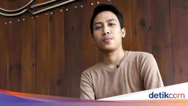 Pertobatan Aby Respati Jadi Waria: Nyesel Banget Kok Gue Bisa Bodoh Pertobatan Aby Respati Jadi Waria: Nyesel Banget Kok Gue Bisa Bodoh