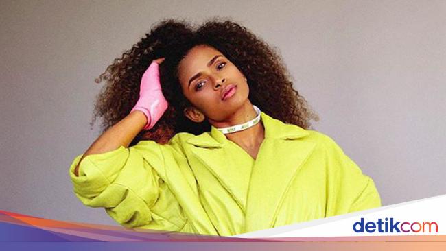 Petinju Muslim dengan Rambut Afro Ini Mendobrak Citra Iklan Shampo