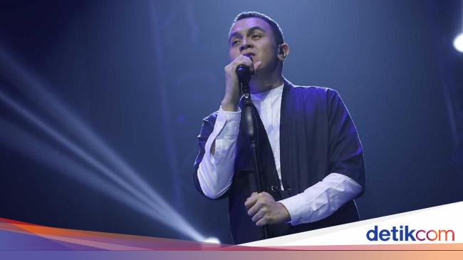 Lihat Lagi Penampilan Tulus di Panggung Musik
