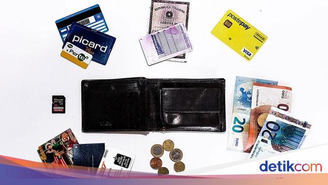 Begini Isi Dompet Orang dari 10 Negara Berbeda