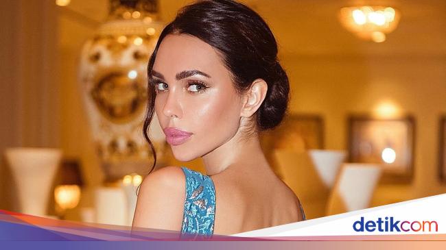 Foto: Ratu Kecantikan Rusia yang Viral Gara-gara Monyet di Bali