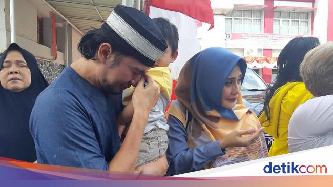 Kebahagiaan Mandala Shoji Usai Bebas dari Penjara Kebahagiaan Mandala Shoji Usai Bebas dari Penjara