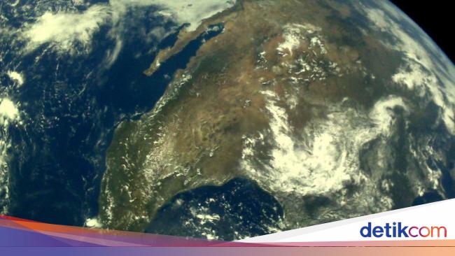 India Pamer Jepretan Foto Bumi Bulat