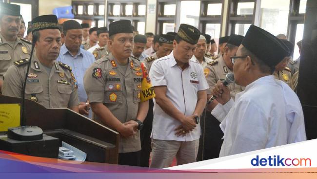 Cerita soal Karomah dan Kewalian Mbah Moen dari Madiun Cerita soal Karomah dan Kewalian Mbah Moen dari Madiun