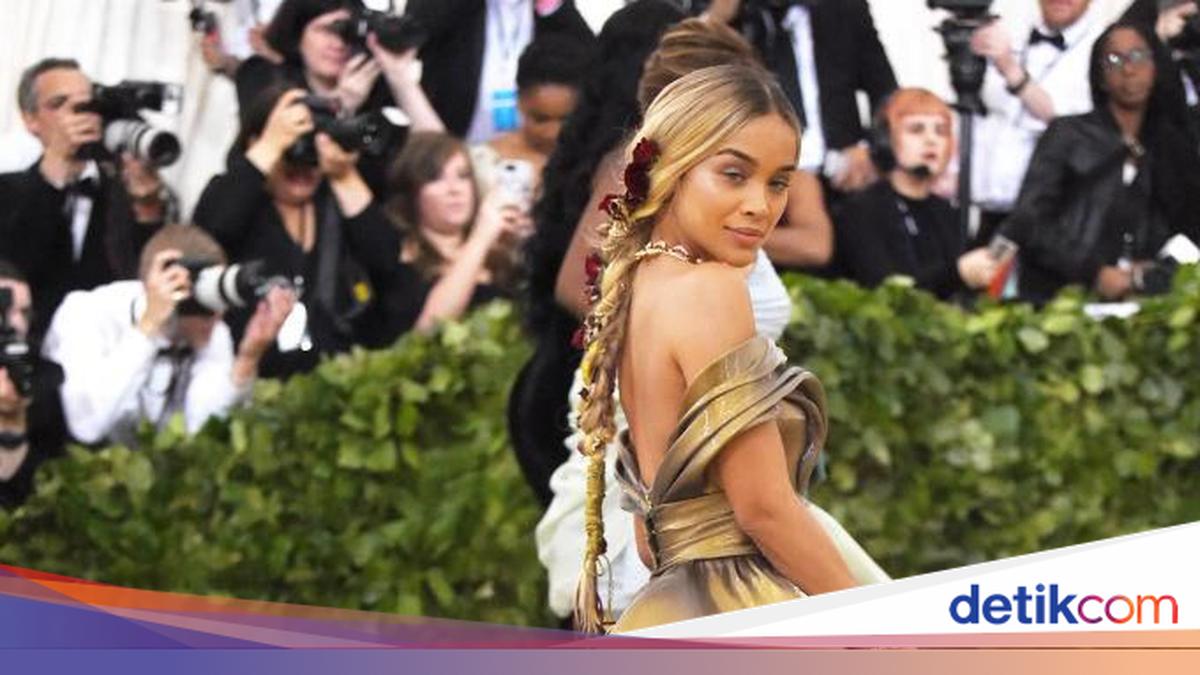 Foto: Terpesona Model Seksi Jasmine Sanders yang Dijuluki 'Golden Barbie'