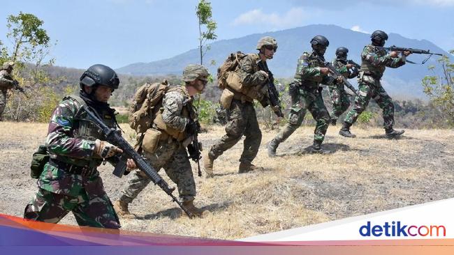 Kerjasama Bermanuver, TNI AL dan Marinir Amerika Hancurkan Musuh