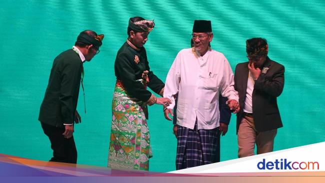 Profil KH Dimyati Rois, Ketua Dewan Syuro PKB yang Meninggal Hari Ini Profil KH Dimyati Rois, Ketua Dewan Syuro PKB yang Meninggal Hari Ini