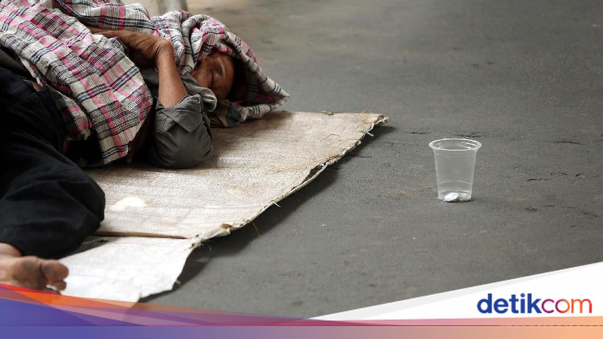 Potret Pengemis Bertebaran di JPO Satrio Kuningan