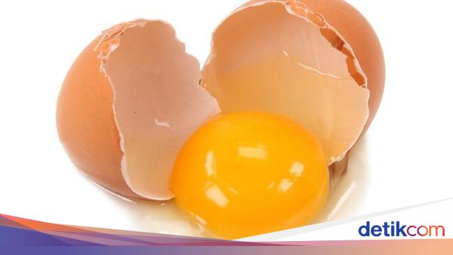 Makan Telur Mentah, Sehat atau Justru Berbahaya?