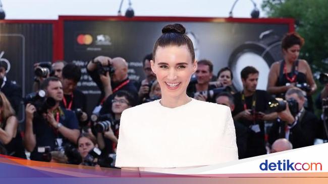 Congrats! Rooney Mara-Joaquin Phoenix Dikaruniai Anak Pertama