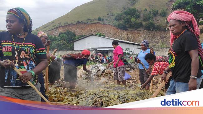 Upacara Bakar Batu di Sentani, Ketua Adat Janji Jaga Papua Damai