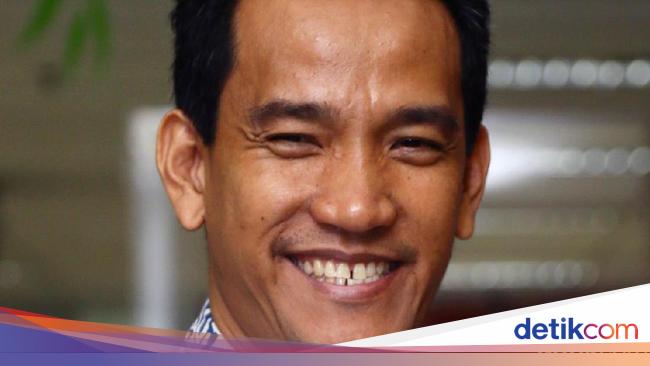 Dilempar Botol saat Diskusi di Sleman, Refly Harun: Salah Saya Apa? Dilempar Botol saat Diskusi di Sleman, Refly Harun: Salah Saya Apa?