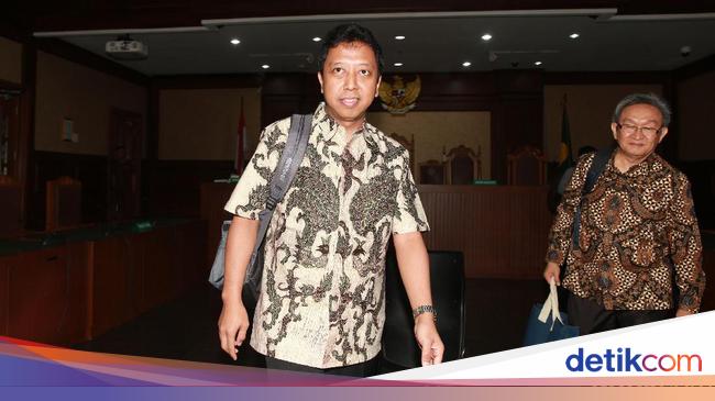 Sepupu Rommy Mengaku Tak Tahu Ada Suap: Saya Selfie di Hotel
