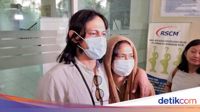 Ria Irawan Dilarikan ke IGD RSCM