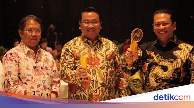 Mendes dan Ketua DPR Raih Indonesia Digital Initiative Award 2019